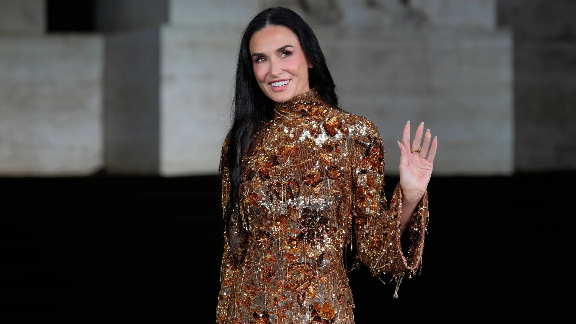 Demi Mur diktira modne trendove: Pliš u smaragdno-zelenoj boji vlada ove sezone